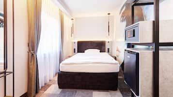 Quarto Comfort, 1 cama queen-size | Minibar, cofre com capacidade para portátil, secretária