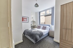 Apartamento Familiar | Ferro/tábua de engomar, berços/camas para crianças grátis, Wi-fi grátis 