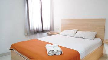 Quarto Duplo Standard | Secretária, secretária adequada para computadores portáteis