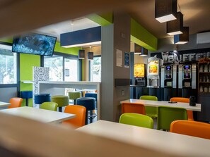 Pequeno-almoço tipo buffet diário (6.80 EUR por pessoa) 