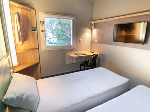 Secretária, Wi-fi grátis, roupa de cama fornecida 