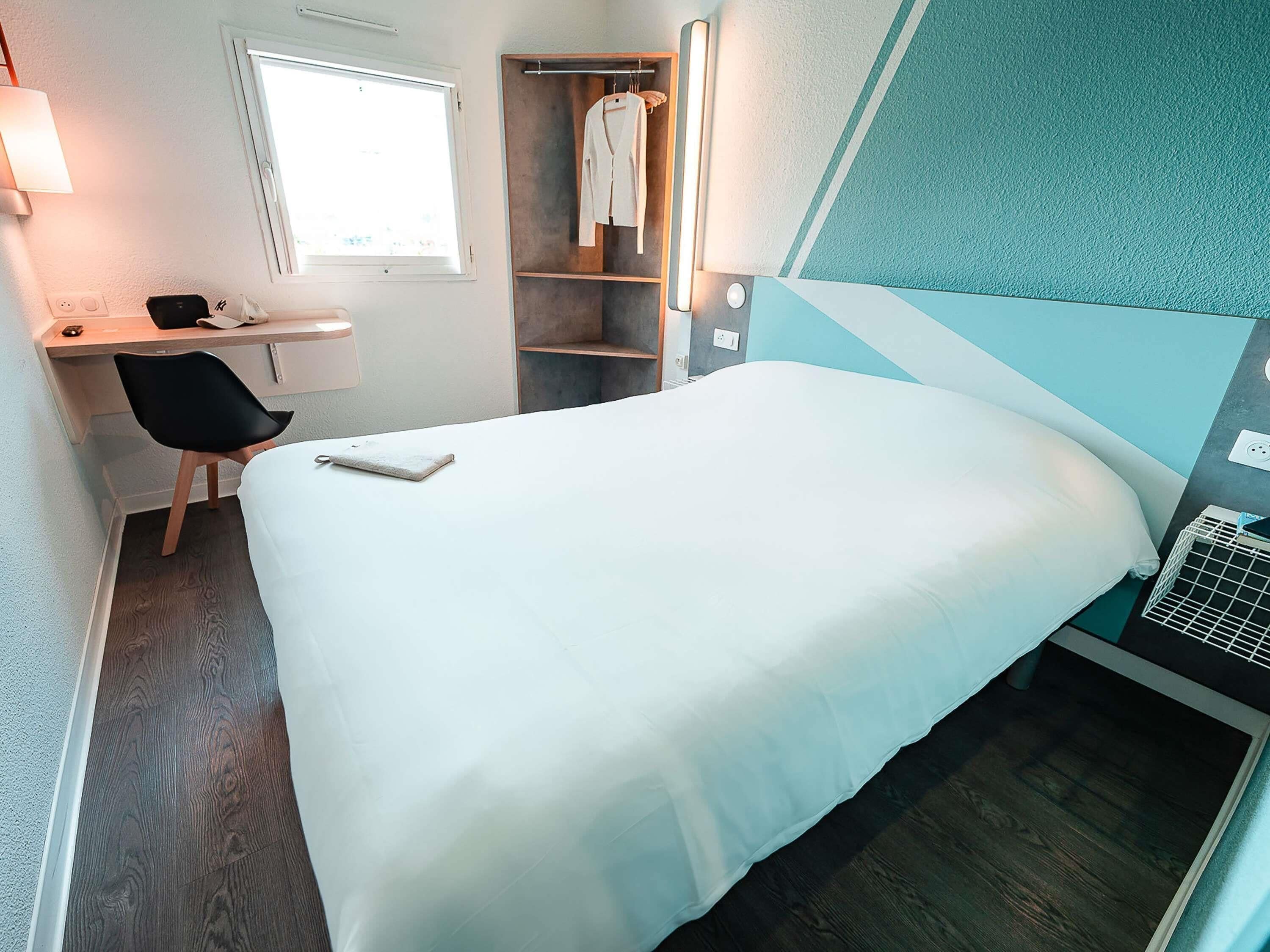 Quarto Duplo | Secretária, cortinas/cortinados opacos, Wi-fi grátis 