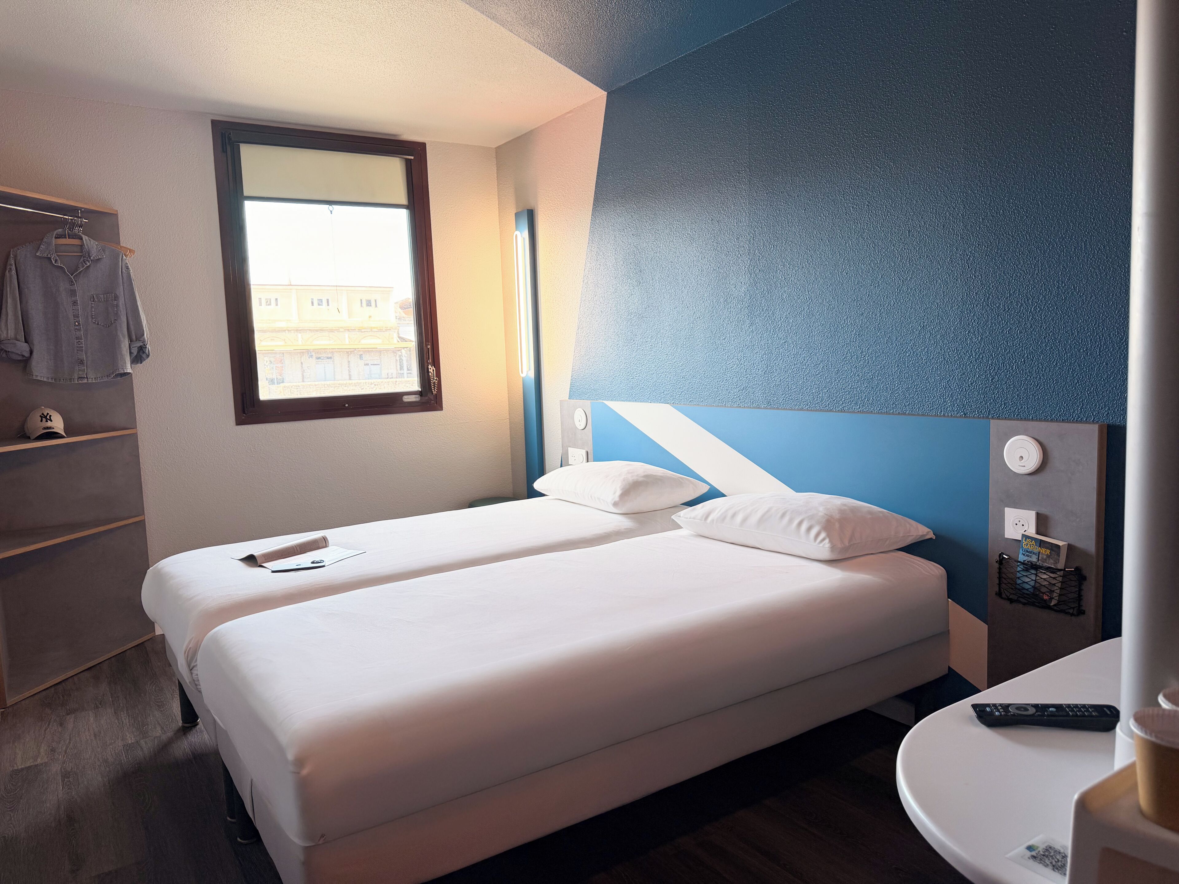 Quarto duplo, 2 camas de solteiro | Escrivaninha, cortinas blackout, quartos à prova de som