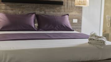 Quarto Duplo ou Twin Superior, Vista para a cidade | Minibar, secretária, quartos insonorizados, ferro/tábua de engomar