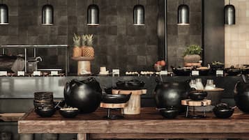 Café da manhã com buffet grátis todos os dias