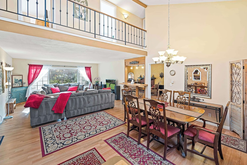 Costa Mesa 4 Bedroom Home With Jacuzzi Large Yard Next To A Park. - Orange County, CA