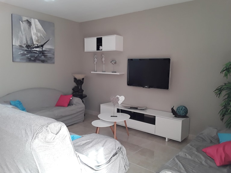 水の水で現代的な別荘の足。 2019年8月24日から31日まで10%のプロモーション! - セート