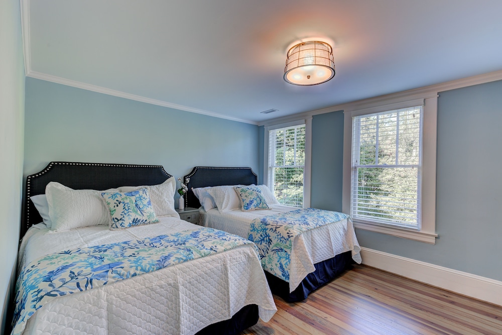 Great High Point Location Adj To Jh Adams Inn- Newly Renovated - High Point, NC