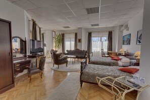 Apartamento | Roupa de alta qualidade, secretária, ferro/tábua de engomar