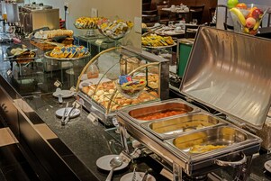 Pequeno-almoço tipo buffet diário incluído 