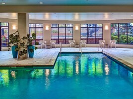 Piscina interna, piscina externa sazonal