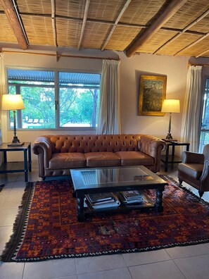 Televisor de ecrã plano de 30 polegadas com canais por cabo, televisor 