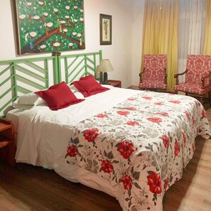 Quarto Individual Superior | Minibar, secretária adequada para computadores portáteis, Wi-fi grátis 