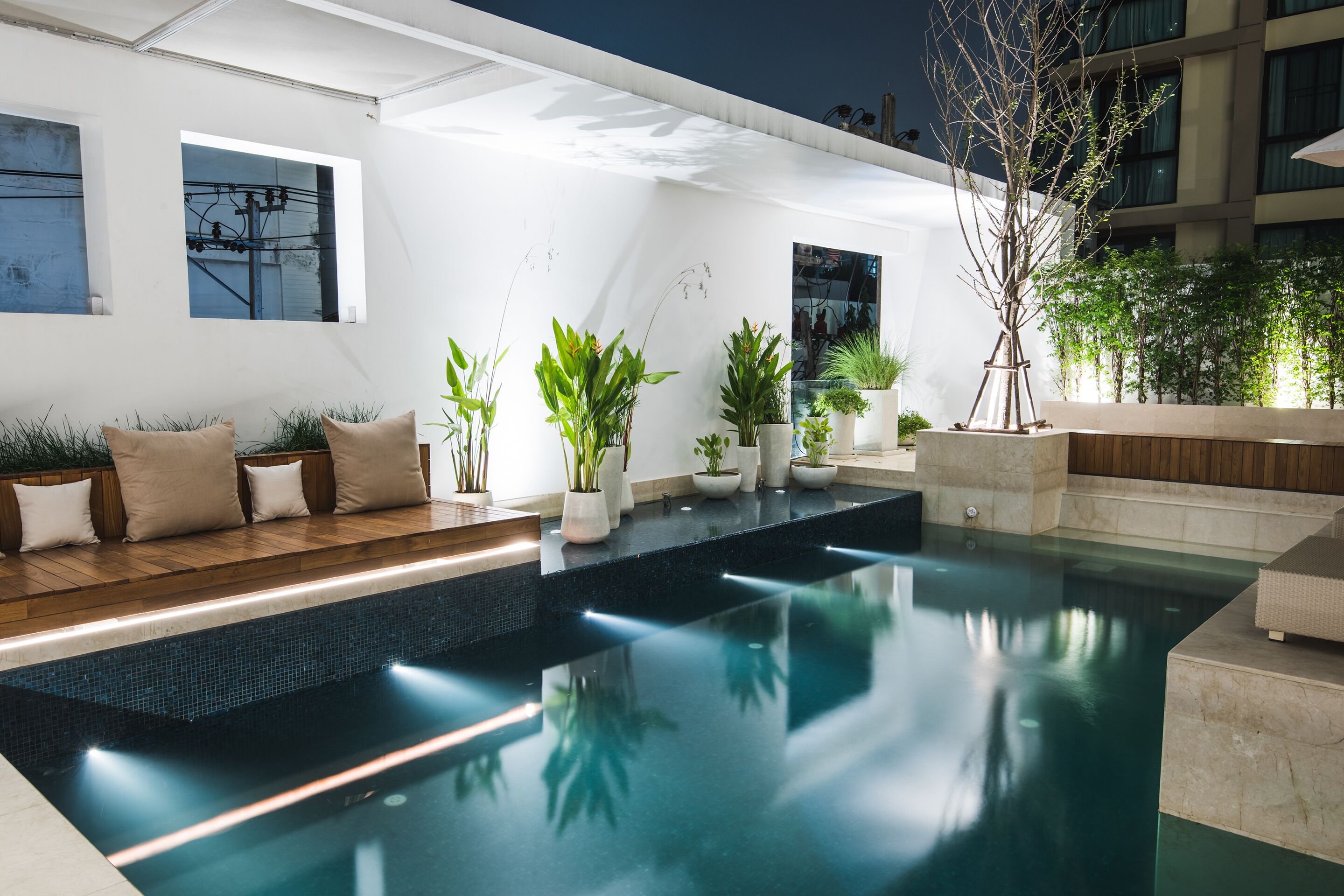 Piscina exterior, guarda-sóis, espreguiçadeiras 