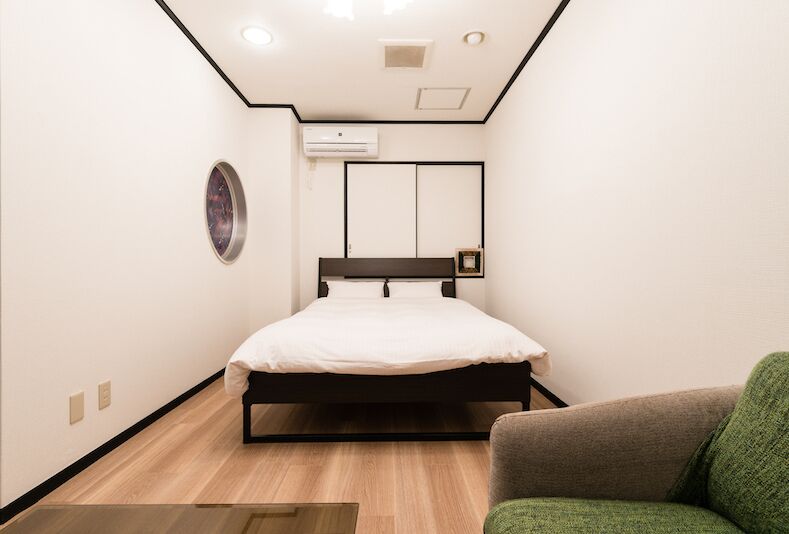 Quarto Duplo (with Private Bath and Toilet) | Secretária, Wi-fi grátis, roupa de cama fornecida 