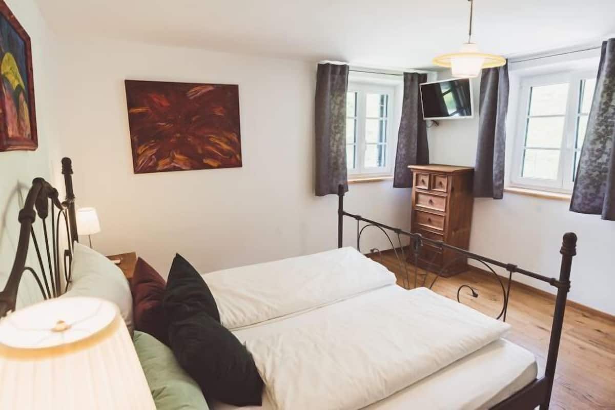 1 quarto, roupa de alta qualidade, com decoração personalizada