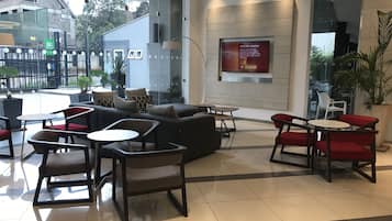 3 bares/lounges