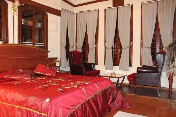 Suíte júnior | Frigobar (abastecido com itens grátis), cofres nos quartos