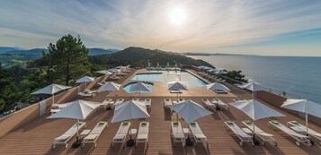 Piscina exterior sazonal