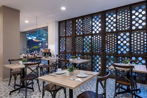 Pequeno-almoço completo diário incluído