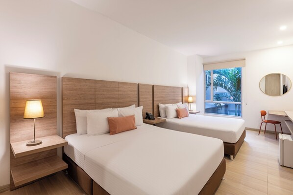 Quarto Superior, 2 camas de casal | Minibar, cofre no quarto, secretária, Wi-fi grátis 