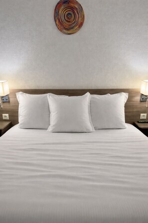 Quarto Duplo | Secretária, cortinas/cortinados opacos, quartos insonorizados 