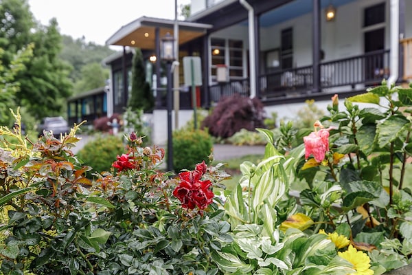 The Inn At Warm Springs - Hot Springs, VA