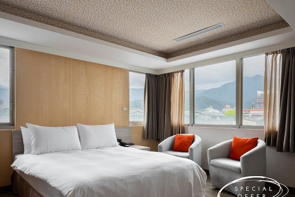 Quarto Duplo Standard | Roupa de alta qualidade, minibar grátis, secretária