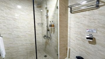 Chuveiro, chuveiro com efeito de chuva, secador de cabelo