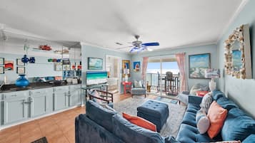 Apartamento em Condomínio Fechado, 3 quartos | Sala de estar | Leitor de DVD