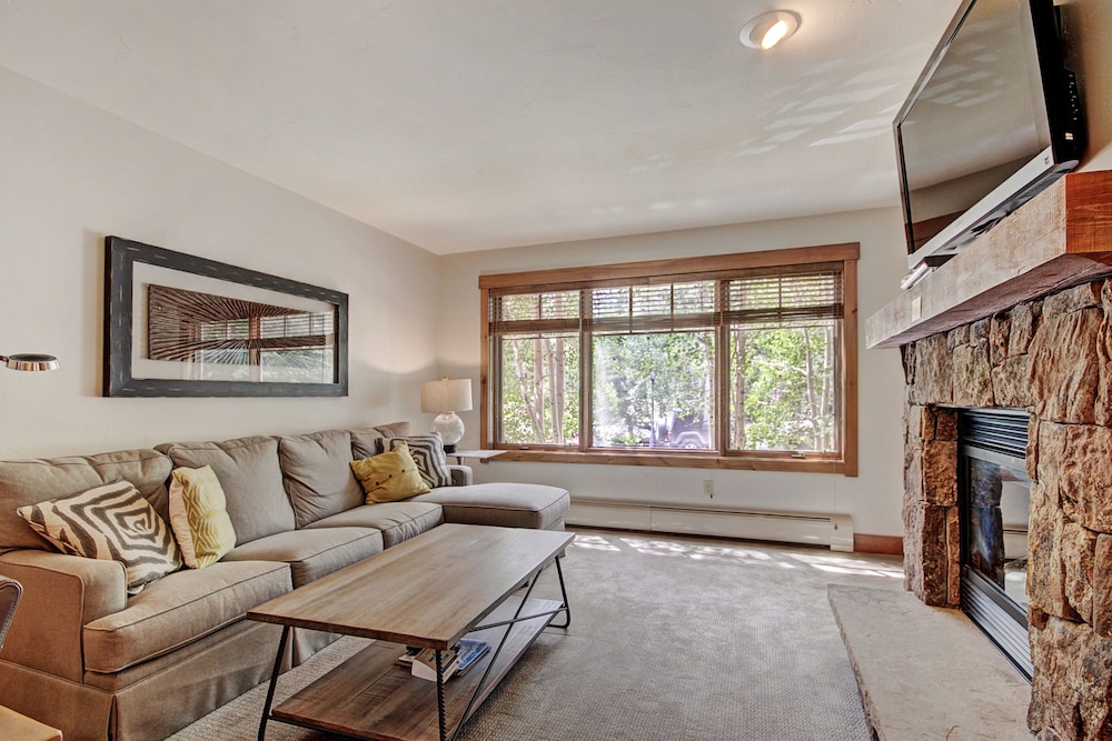 Luxe 2br 2ba - Rocky Mountain Views + Walk To Mainstreet 2 Bedroom Apts By Redawning - Breckenridge, CO