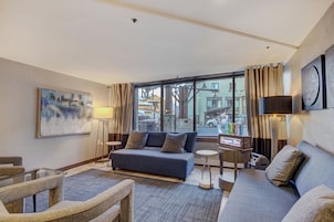 Estúdio | Área de estar | TV de tela plana, DVD player