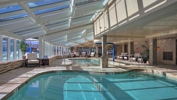 Estúdio | Piscina | Piscina interna, piscina externa