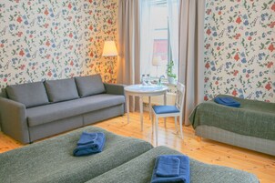 Quarto família, banheiro compartilhado (Sohlberg) | Roupas de cama premium, cortinas blackout, quartos à prova de som