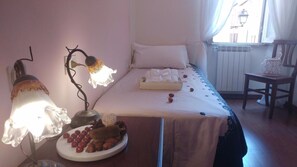 Quarto Twin Económico, 2 camas individuais | Ferro/tábua de engomar, Wi-fi grátis, roupa de cama fornecida
