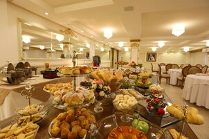 Buffet de pequeno-almoço