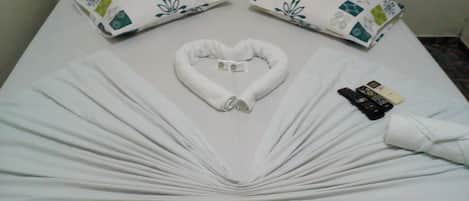 Secretária, Wi-fi grátis, roupa de cama fornecida