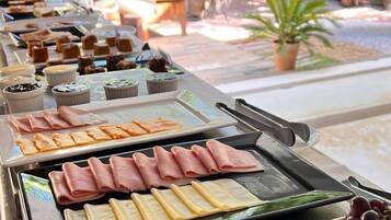 Pequeno-almoço tipo buffet diário incluído