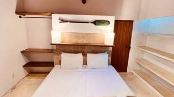 Quarto Duplo | Minibar, ferro/tábua de engomar, Wi-fi grátis, roupa de cama fornecida