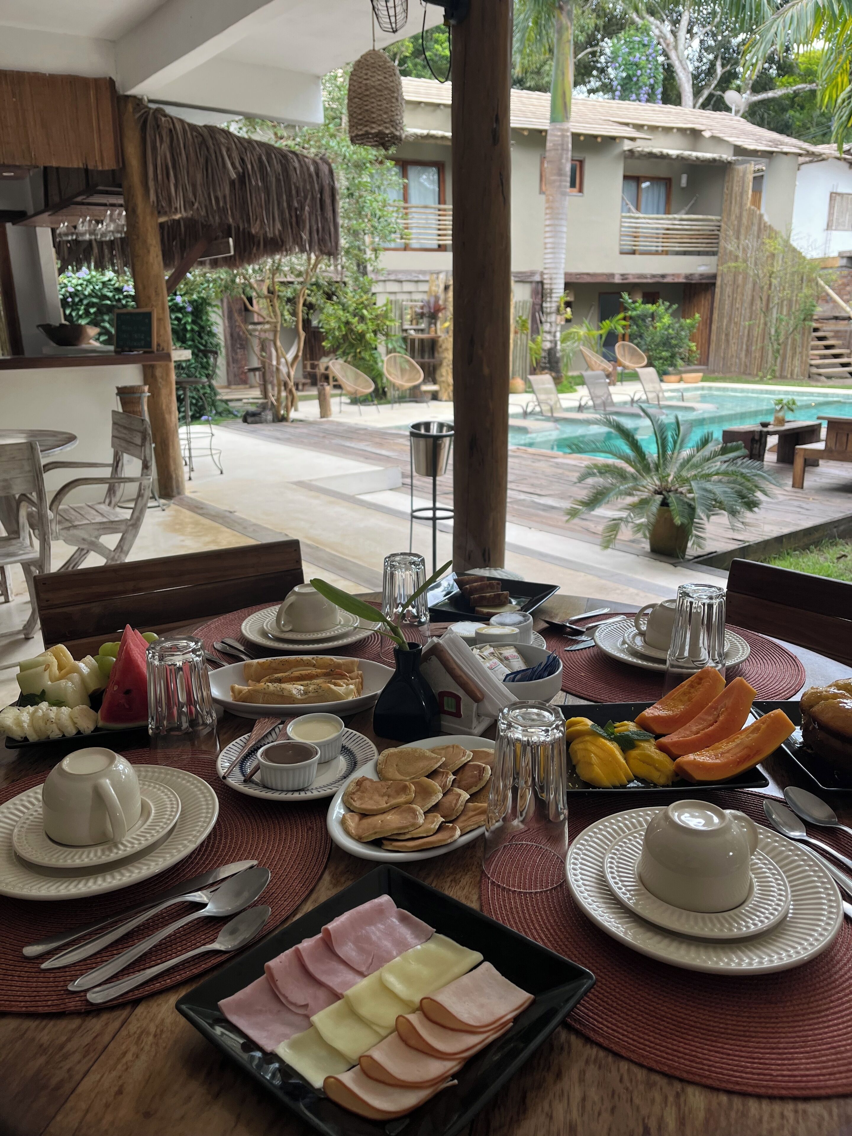 Café da manhã com buffet grátis todos os dias