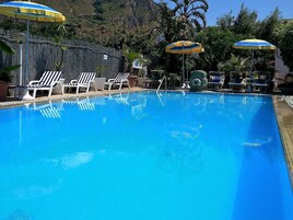 Piscina interior, piscina exterior