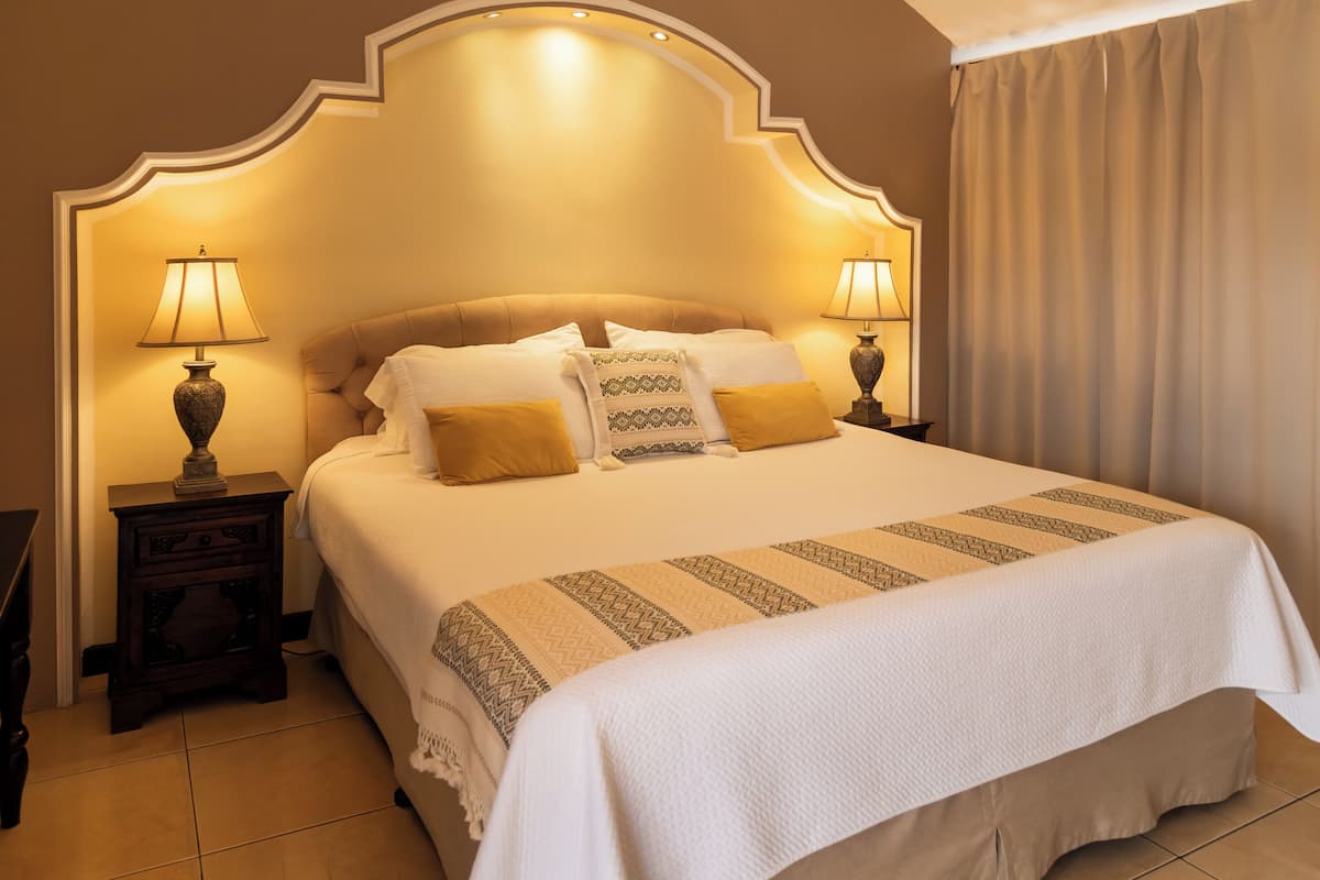 Suite de Luxo, 1 cama king-size | Secretária, ferro/tábua de engomar, berços/camas para crianças grátis