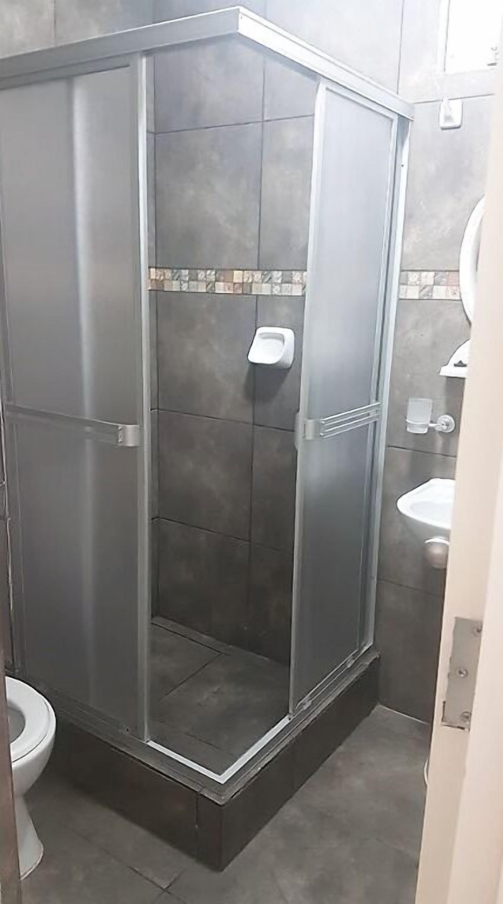 Apartamento clássico, 2 quartos | Chuveiro