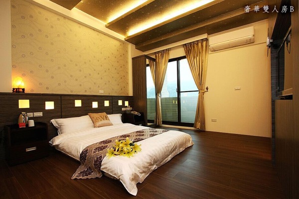 Quarto casal luxo | Cortinas blackout, Wi-Fi de cortesia, roupa de cama