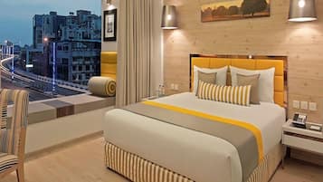 Quarto Duplo Deluxe, 1 cama king-size | 1 quarto, minibar, cofre no quarto, secretária