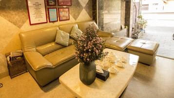 Área de estar no saguão