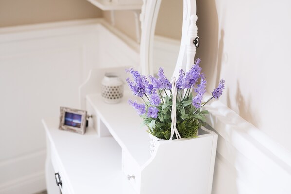 Quarto casal luxo, sacada | Comodidades do quarto