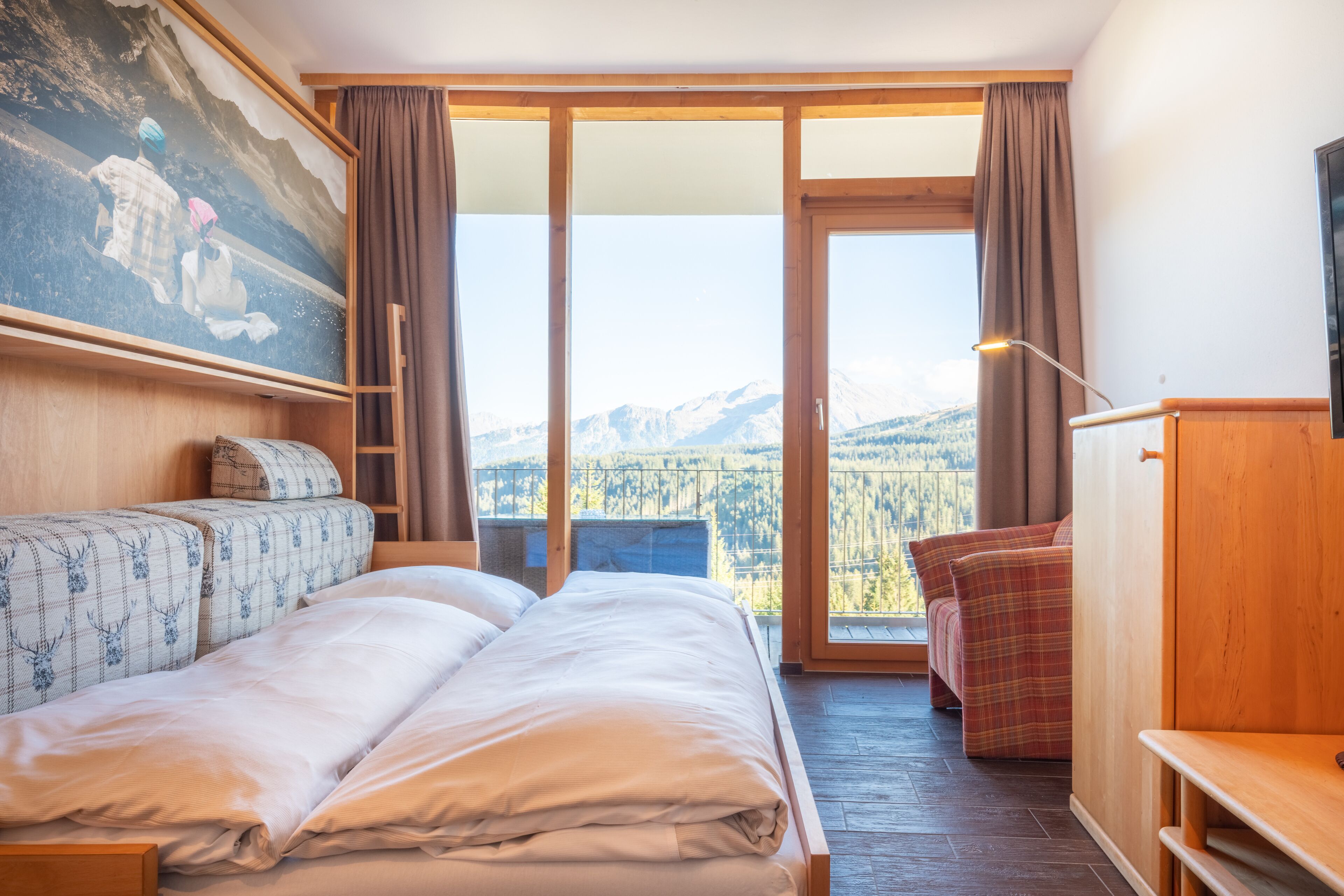 Apartamento panorâmico | Cofres nos quartos, escrivaninha, quartos à prova de som