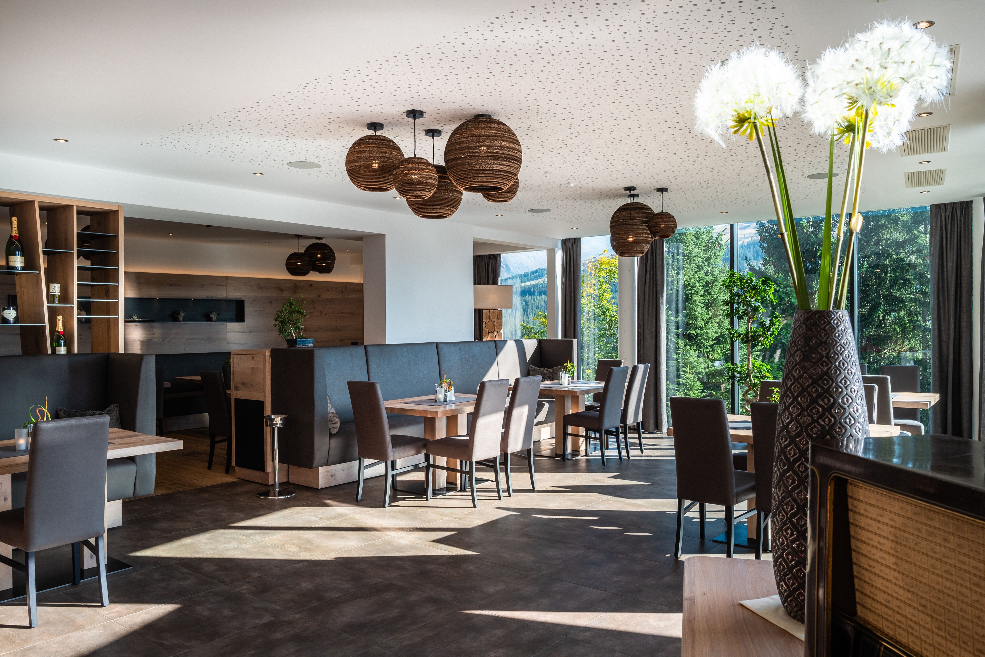 Café da manhã, almoço e jantar; local e internacional 