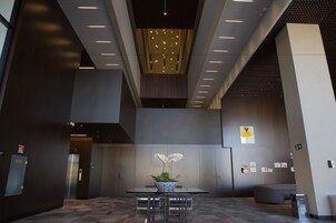 Área de estar no saguão